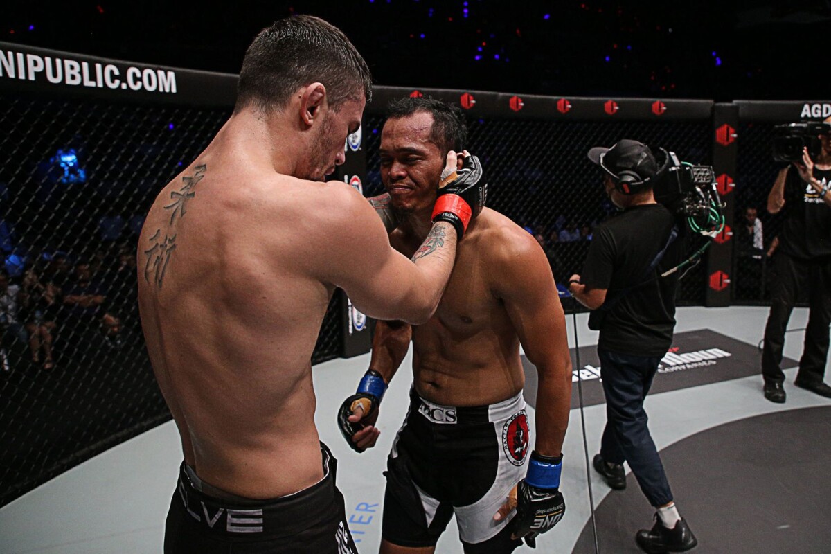 8 Powerful Photos Of ONE Heroes Embodying True Martial Arts Spirit ...