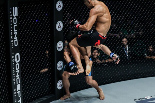 Martin Nguyen Retains Gold With Amazing Flying-Knee KO Of Jadambaa ...