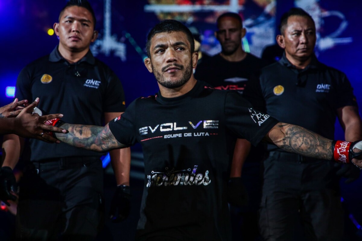 Alex Silva Believes He Will Finish Stefer Rahardian Quickly In Thailand ...