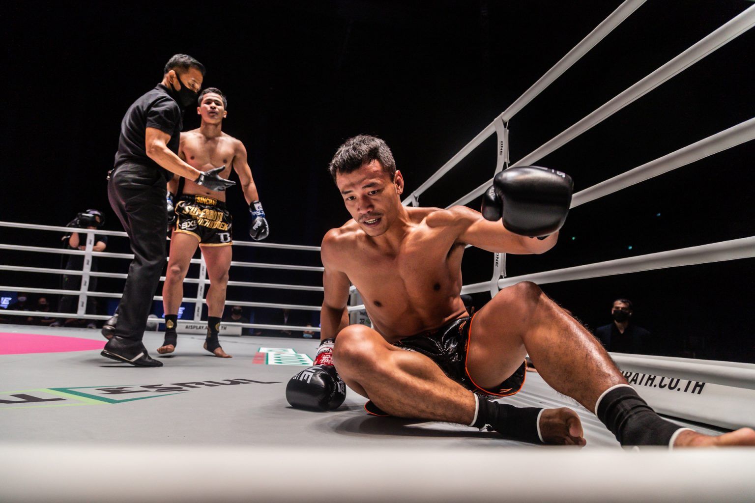 Superbon Narrowly Defeats Sitthichai In Epic Trilogy Bout - ONE ...