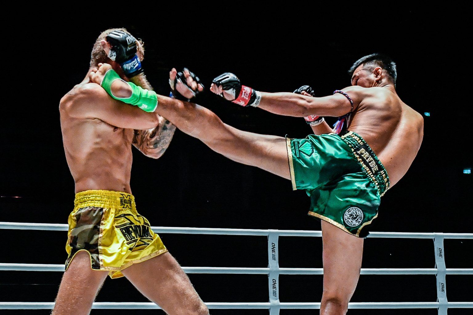 Petchmorakot Retains World Title With Third-Round TKO Of Andersson ...