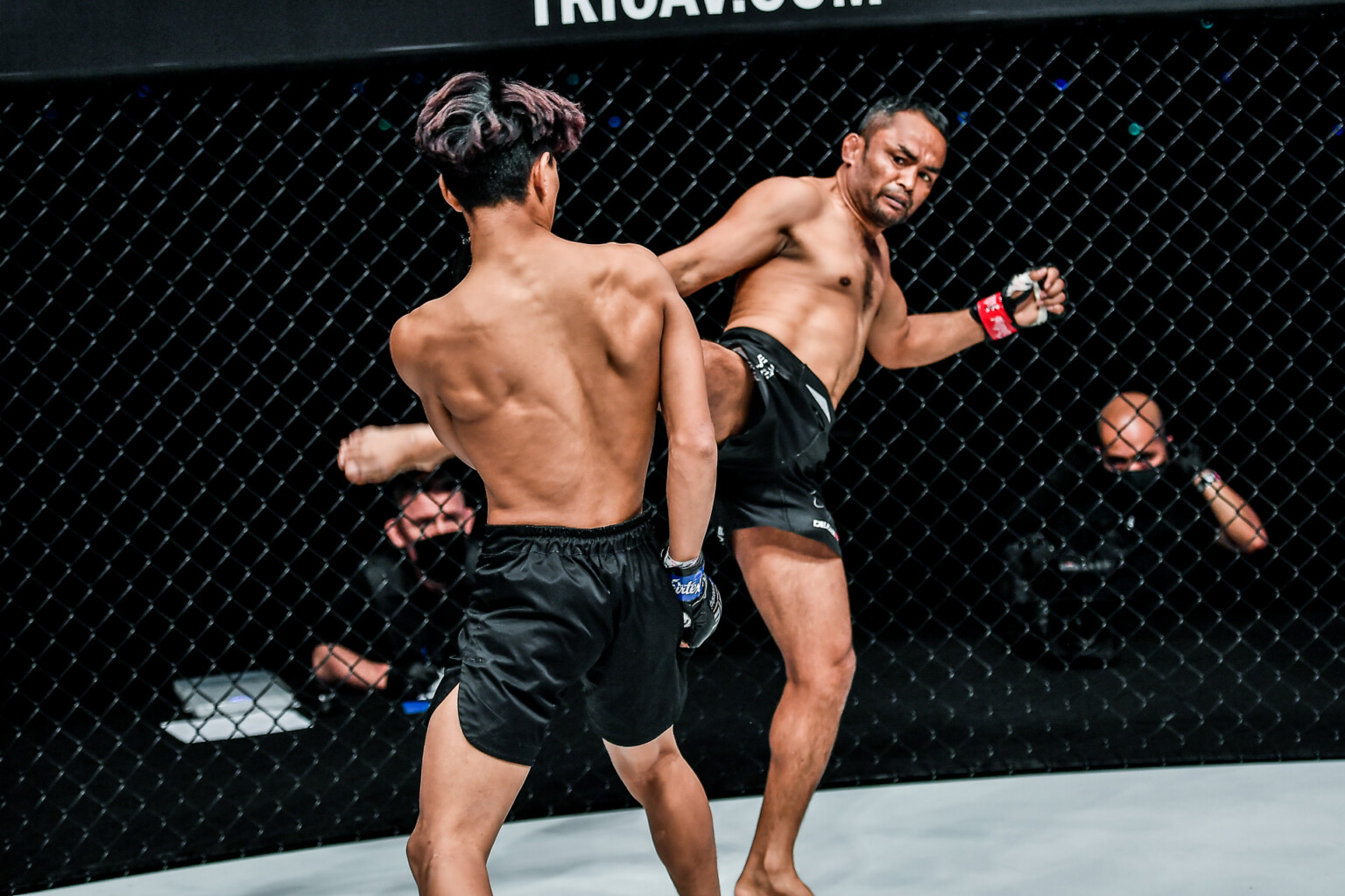 Dejdamrong Spoils Banma Duoji’s Debut With Second-Round TKO