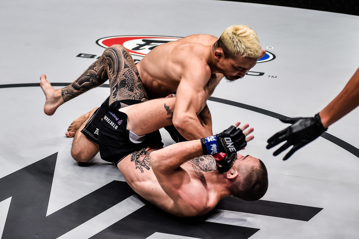 Otgonjargal Stops Royle, Earns 5th-Fastest Bantamweight KO
