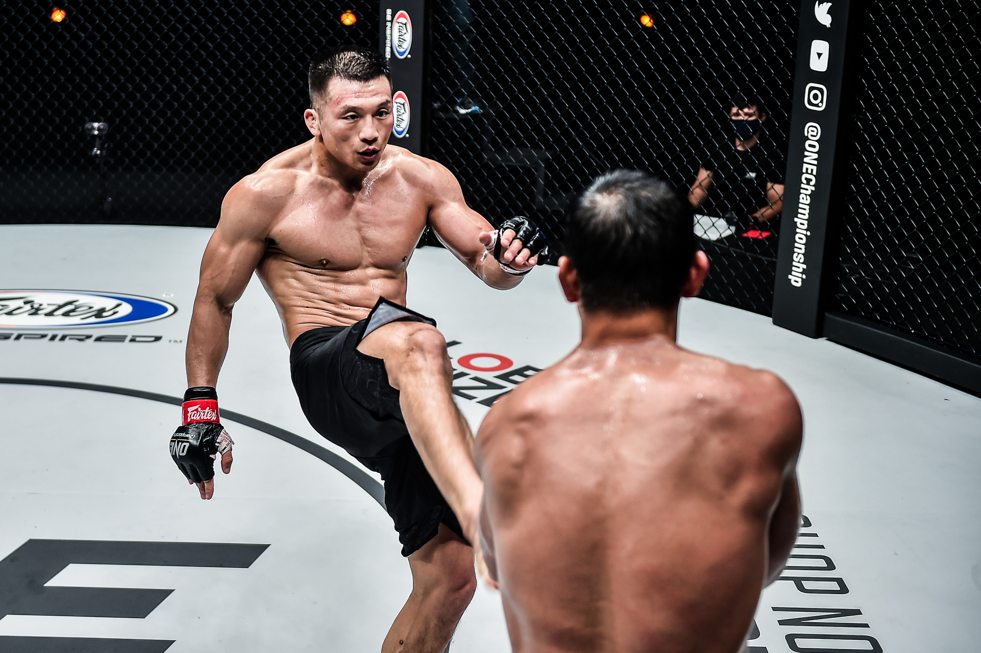 Zhang Lipeng Aims To Control Emilbek Uulu, Crash Lightweight Ranks