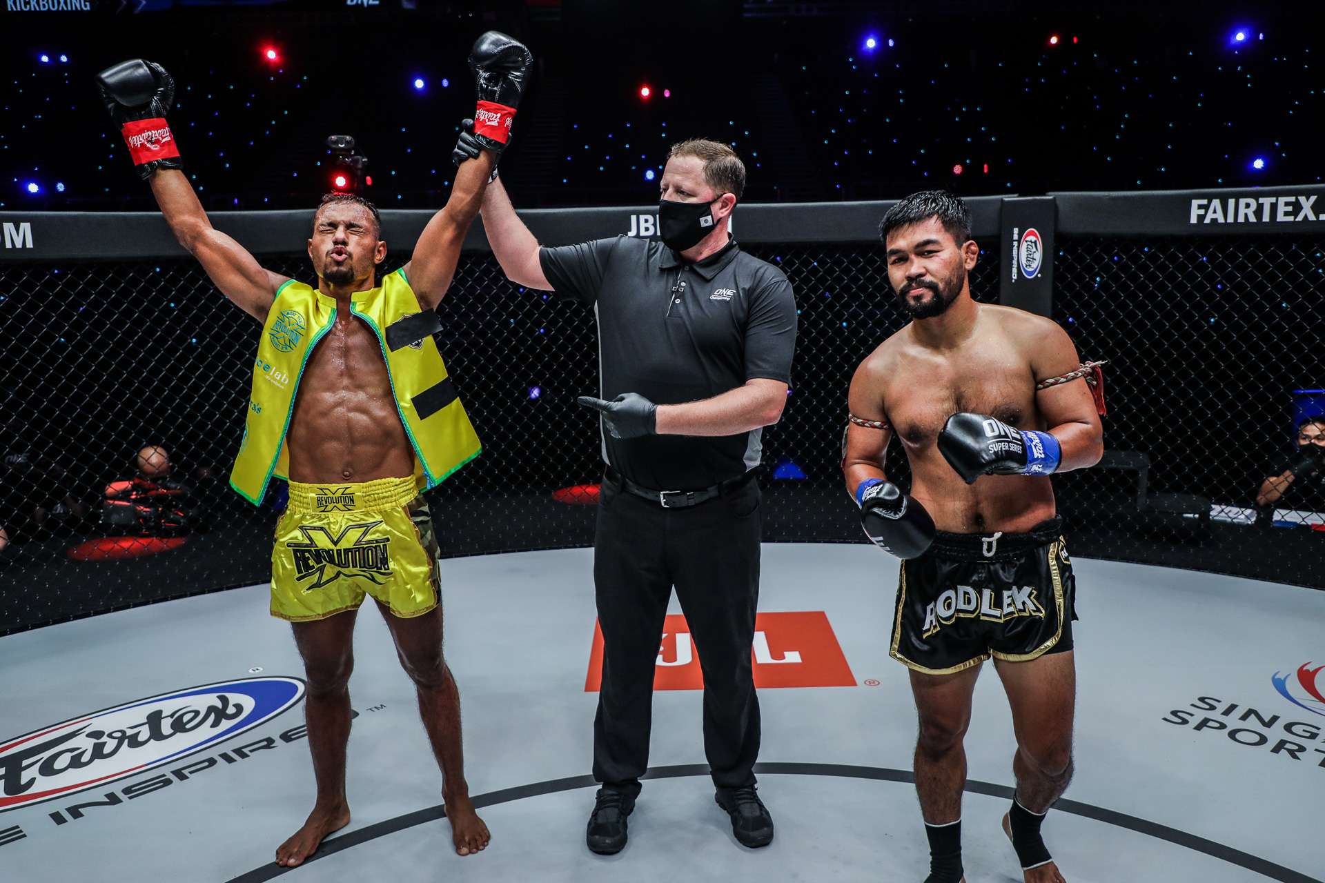 Felipe Lobo Outstrikes Rodlek For Second Consecutive Upset Win
