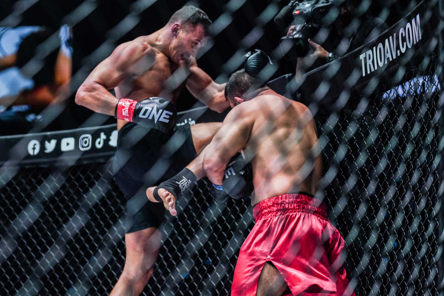 Roman Kryklia Vs. Alex Roberts: 4 Keys To Victory In Heavyweight Muay ...