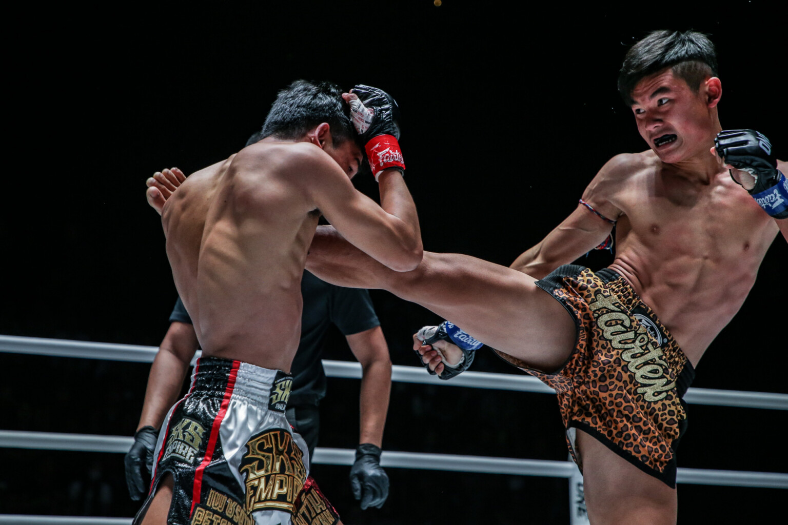 Prajanchai PK.Saenchai Dominant In Return, Sagaengarm Jitmuangnon ...