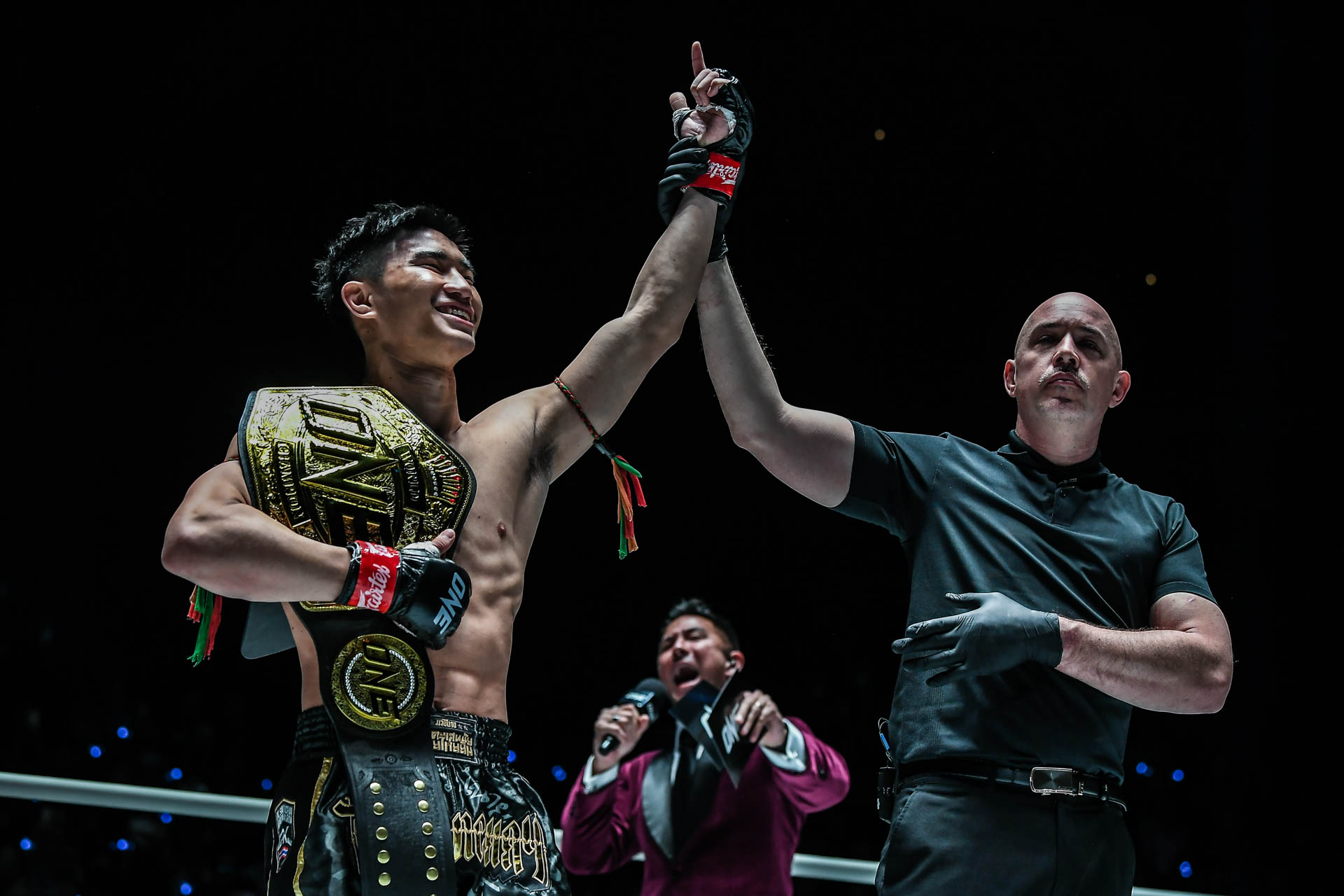 Tawanchai PK Saenchai Knocks Out Jamal Yusupov In 49 Seconds, Retains ...