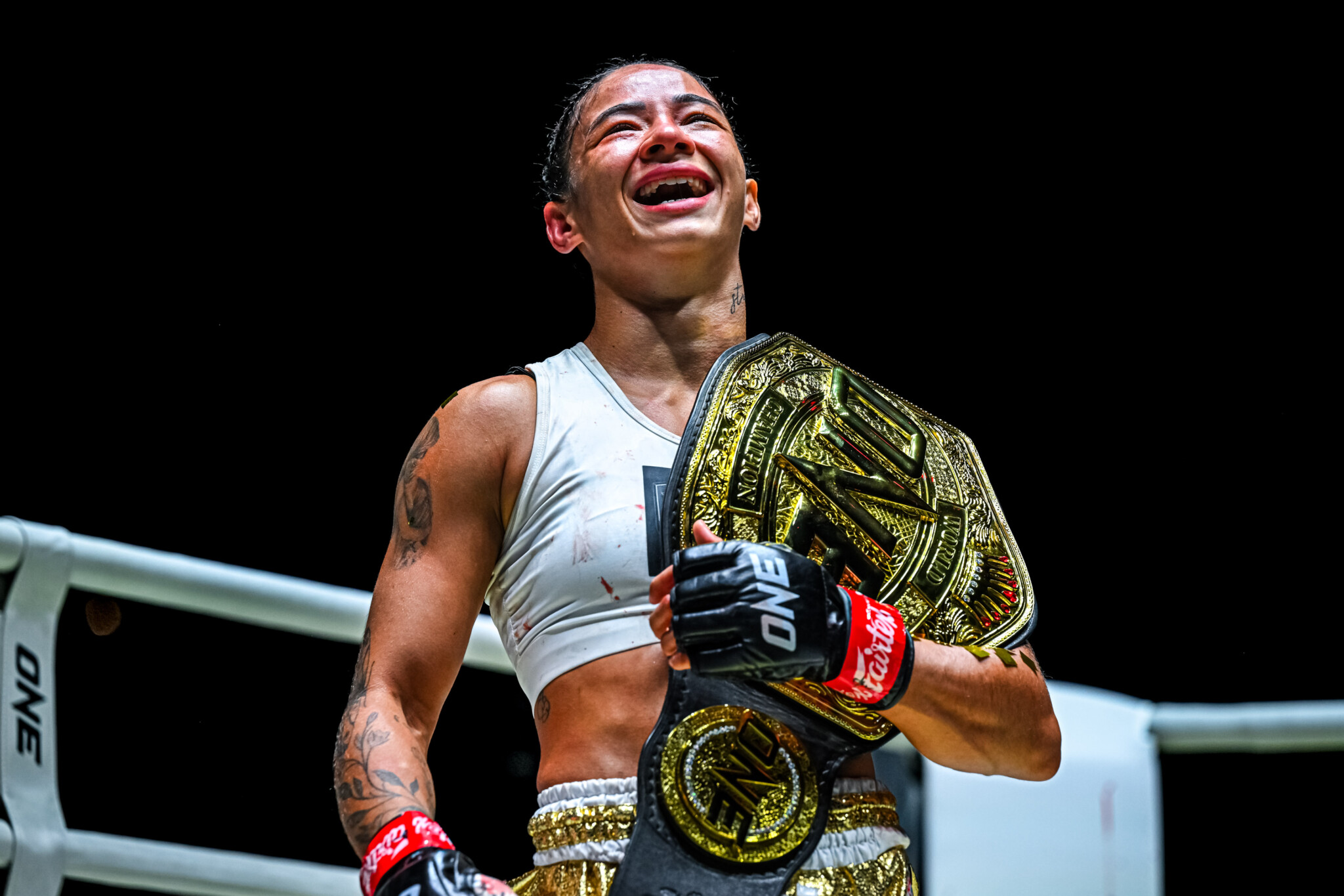 Allycia Hellen Rodrigues Defends ONE Atomweight Muay Thai World Title ...