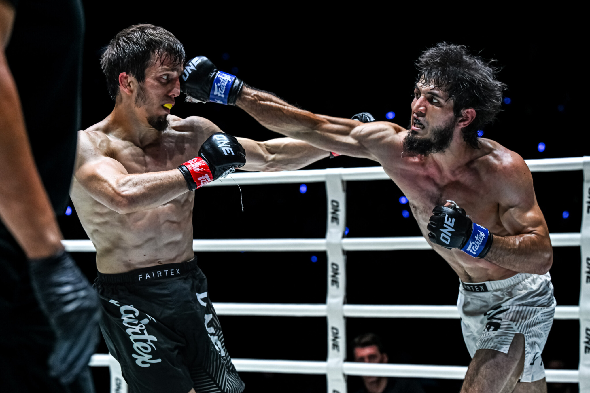 ONE Friday Fights 111 Results: Petsukumvit Stops Vitez, Bomogao ...