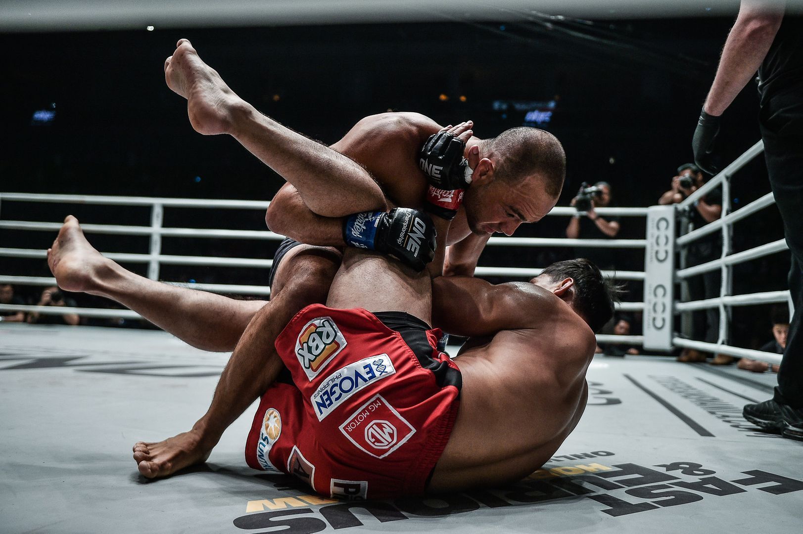 Eddie Alvarez Vs. Ok Rae Yoon: 4 Kunci Kemenangan