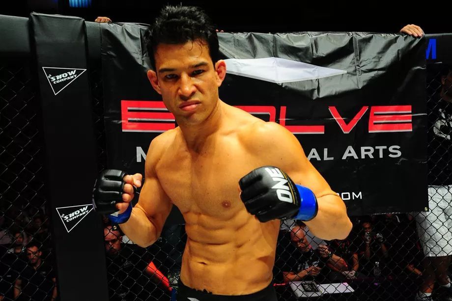 Perjalanan Mitch Chilson Dari Circle Menuju Meja Komentator - ONE ...