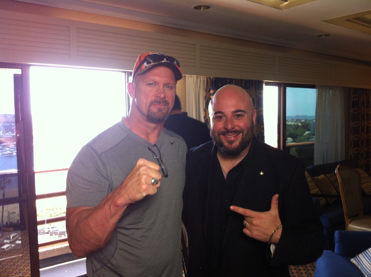 Michael Schiavello Deskripsikan Proses Penulisan 'Good Night Irene ...