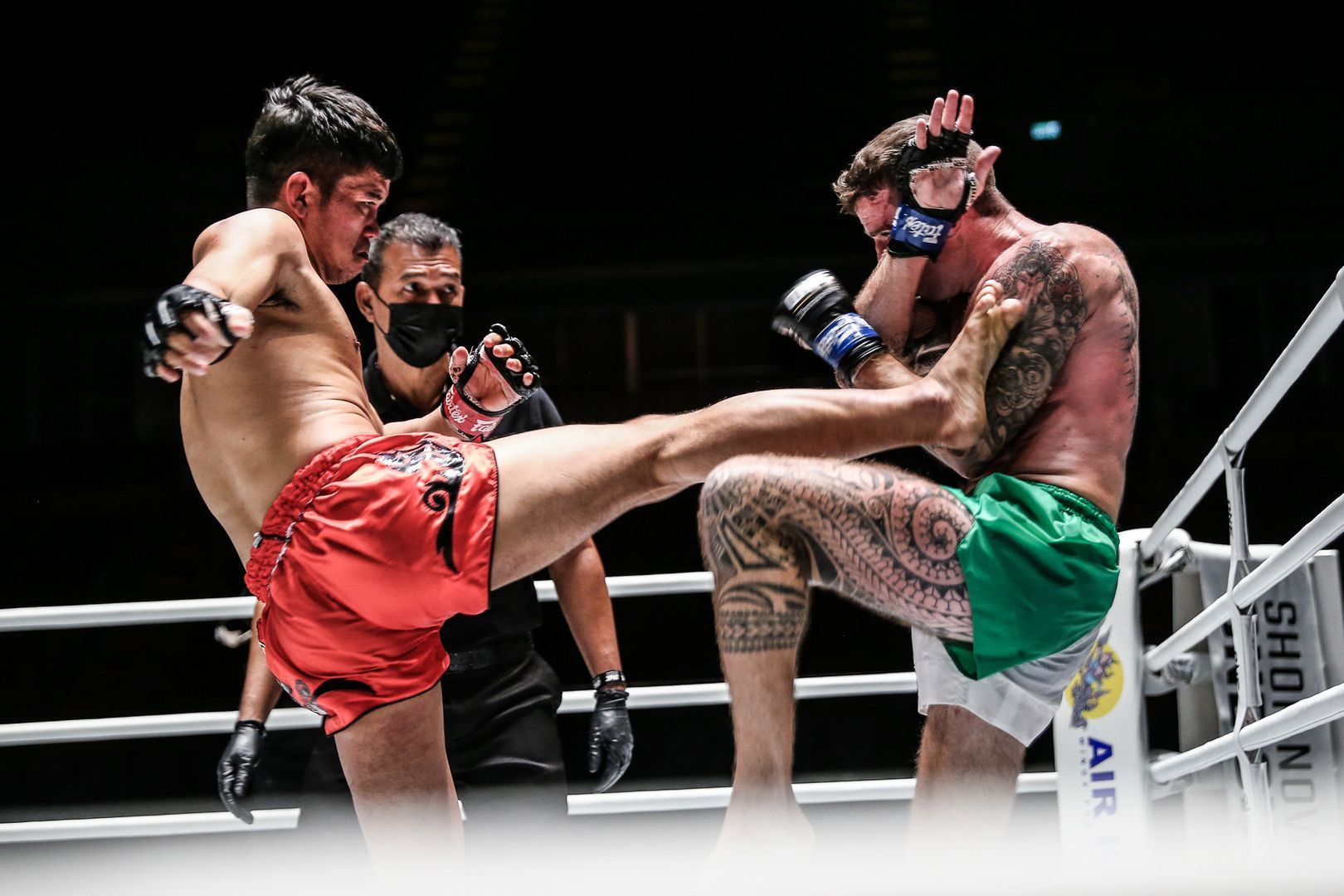 Pongsiri Raih Kemenangan Besar Atas Sean Clancy Di Laga Utama - ONE ...