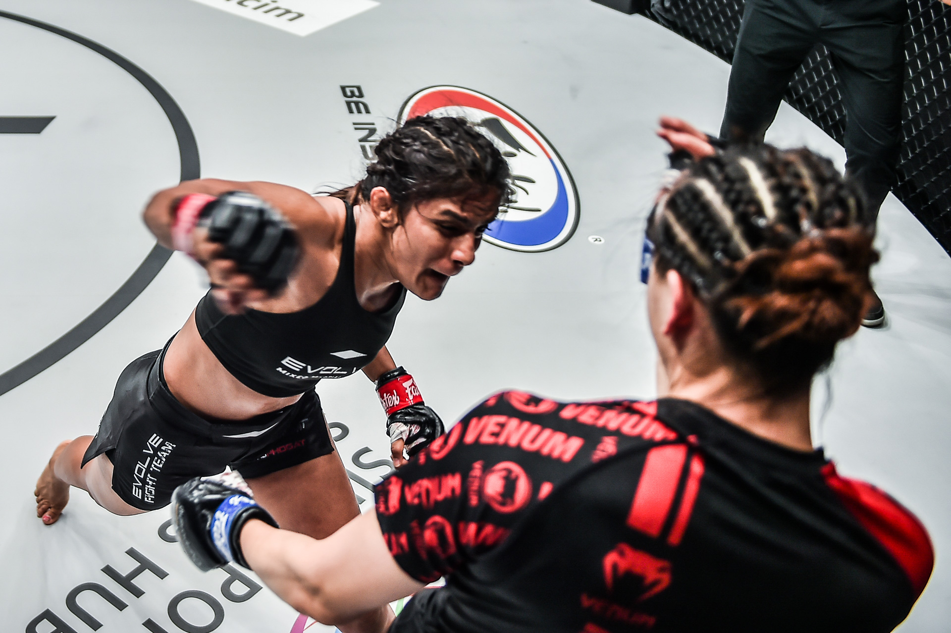 Ritu Phogat Bangkit, Dominasi Lin Heqin Di ONE: BATTLEGROUND