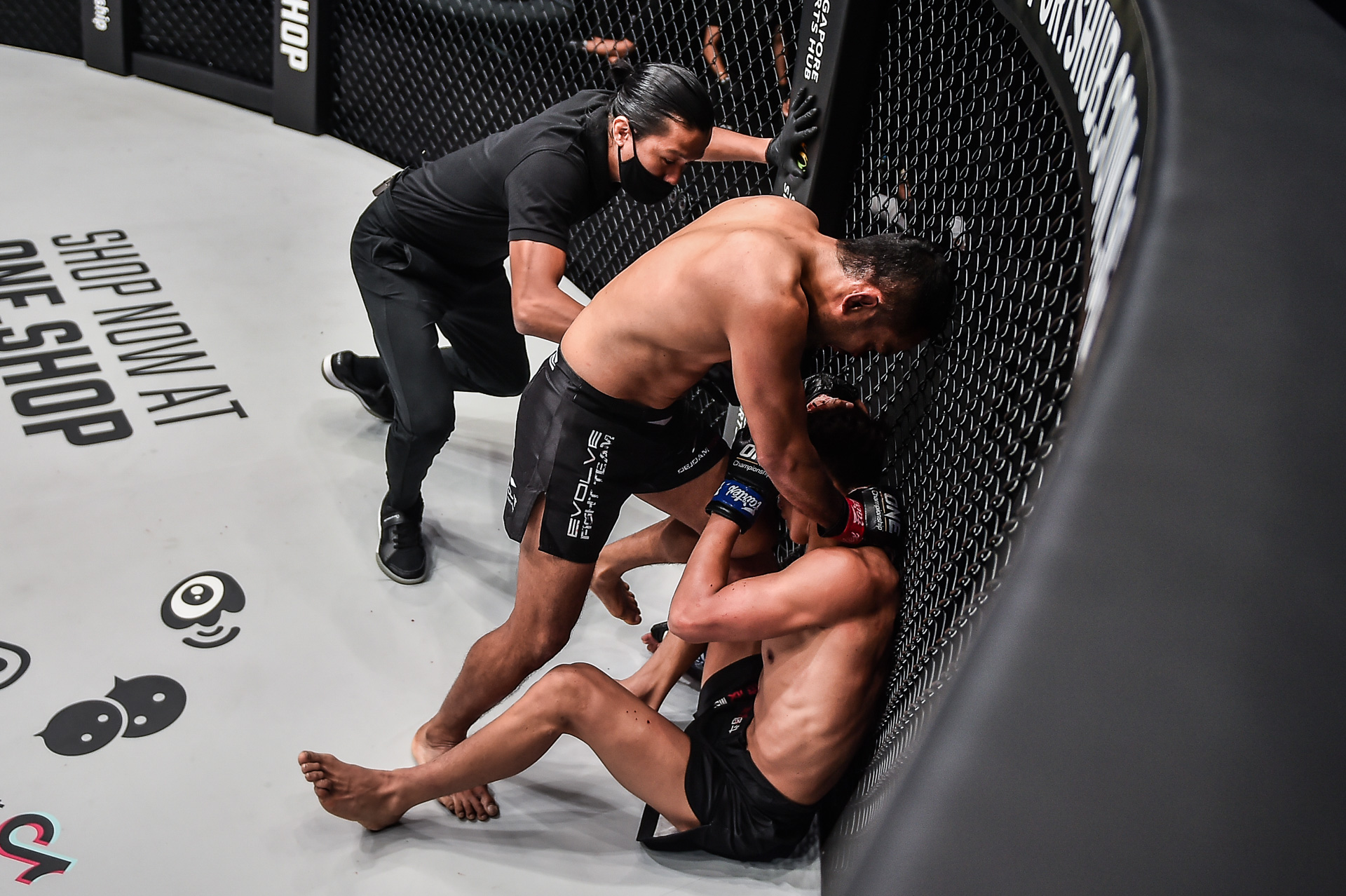 Dejdamrong Rusak Debut Banma Dengan TKO Ronde Kedua