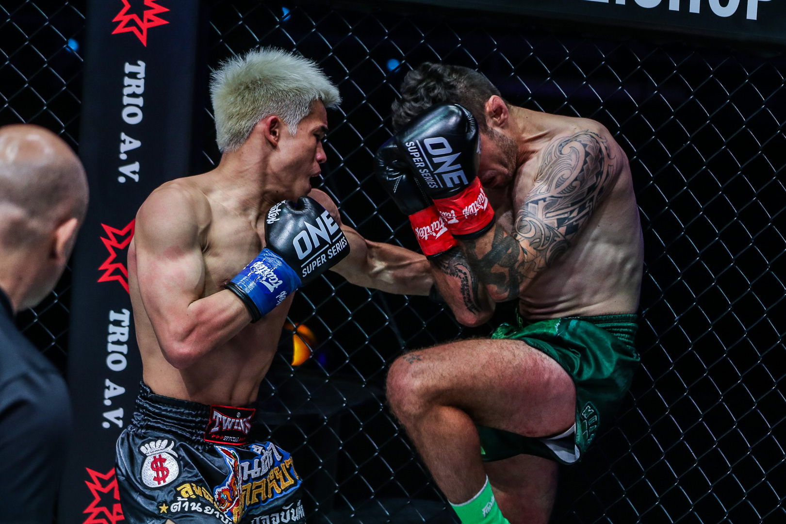 Zhang Peimian Atasi Josh Tonna, Menangi Debut Spektakuler Via TKO