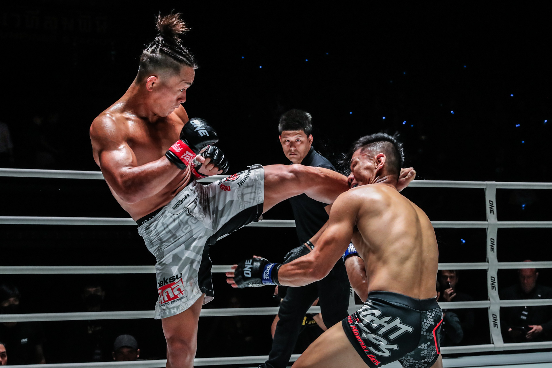 Pettonglor 3-0 Di ONE, Ortikov Tetap Sempurna Via KO Ronde Pertama Di ONE Friday Fights 43