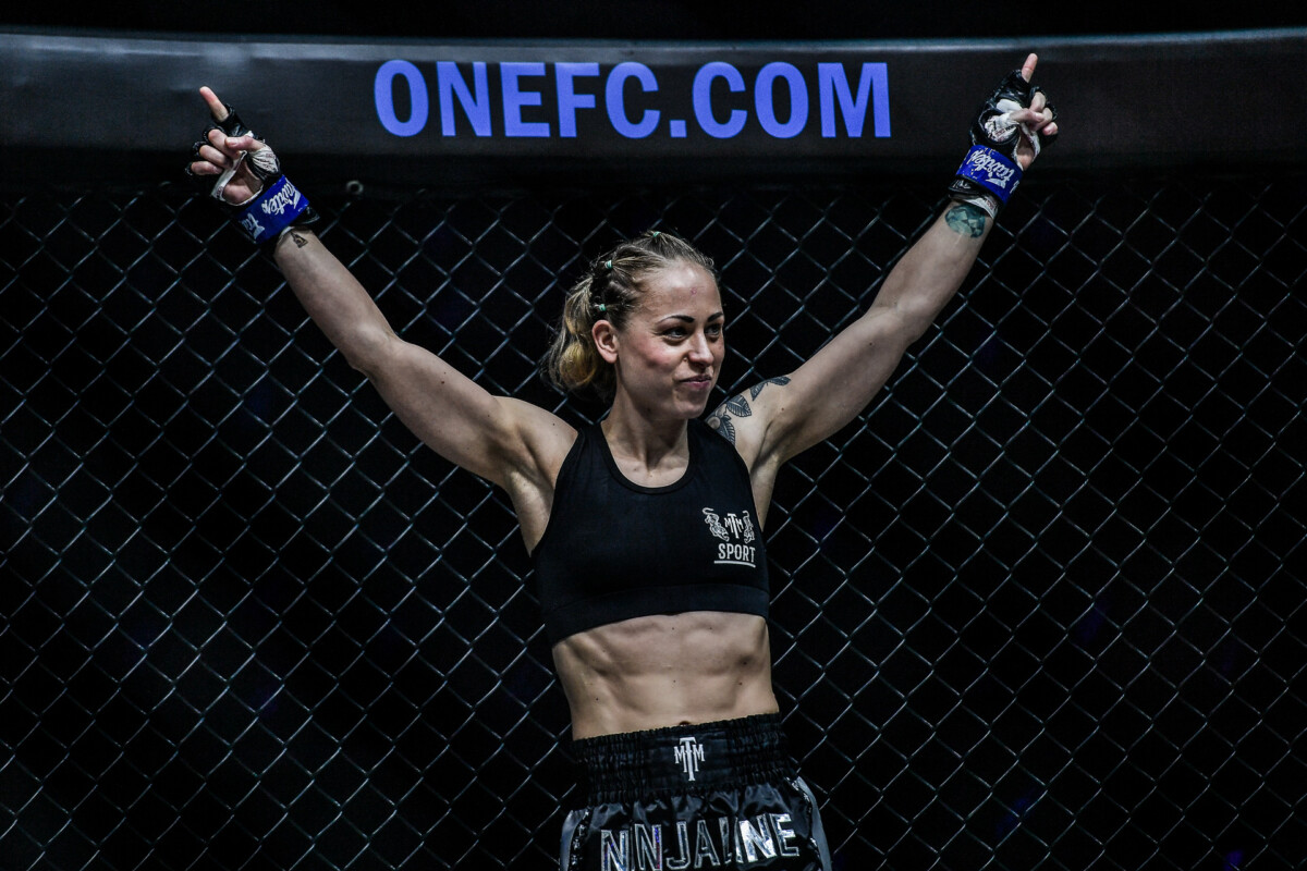 ราชาจอมน็อก “คริสเตียน ลี” เชือดนิ่ม “ทิโมเฟย์” เข็มขัดข้าใครอย่าแตะ ...