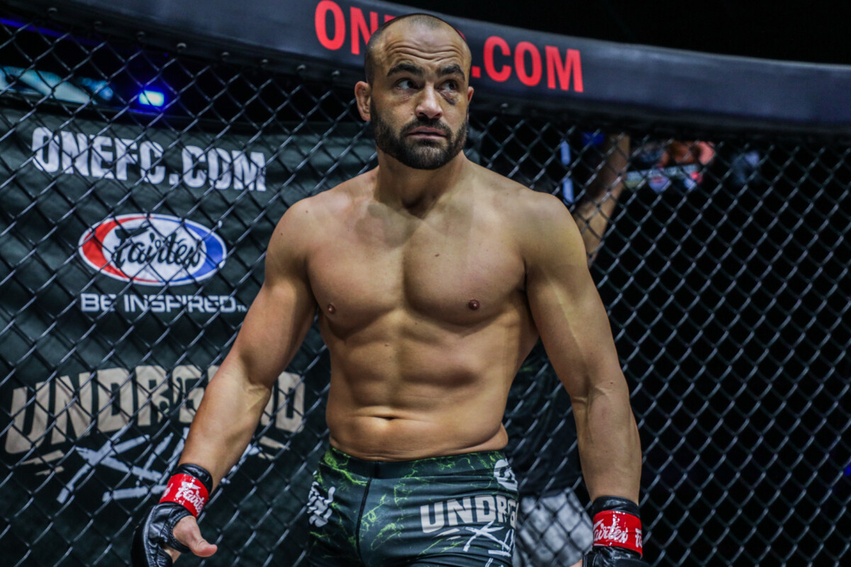 สถาปนาแชมป์โลกสองรุ่นคนใหม่ “ไรเนียร์” กระชากเข็มขัดเส้นที่สอง “ออง ลา ...