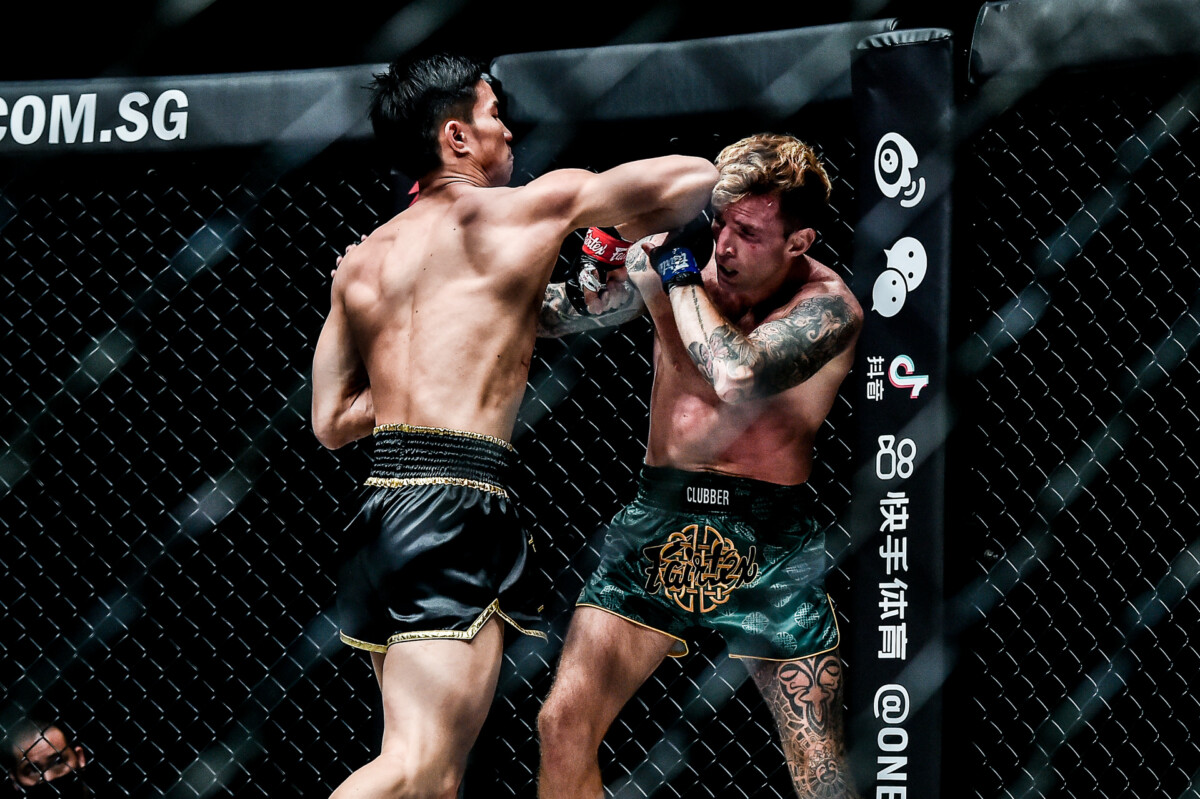 สถาปนาแชมป์ MMA คนแรกของอินเดีย “อาร์จาน บูลลาร์” หลังโค่นบัลลังก์ “แบ ...