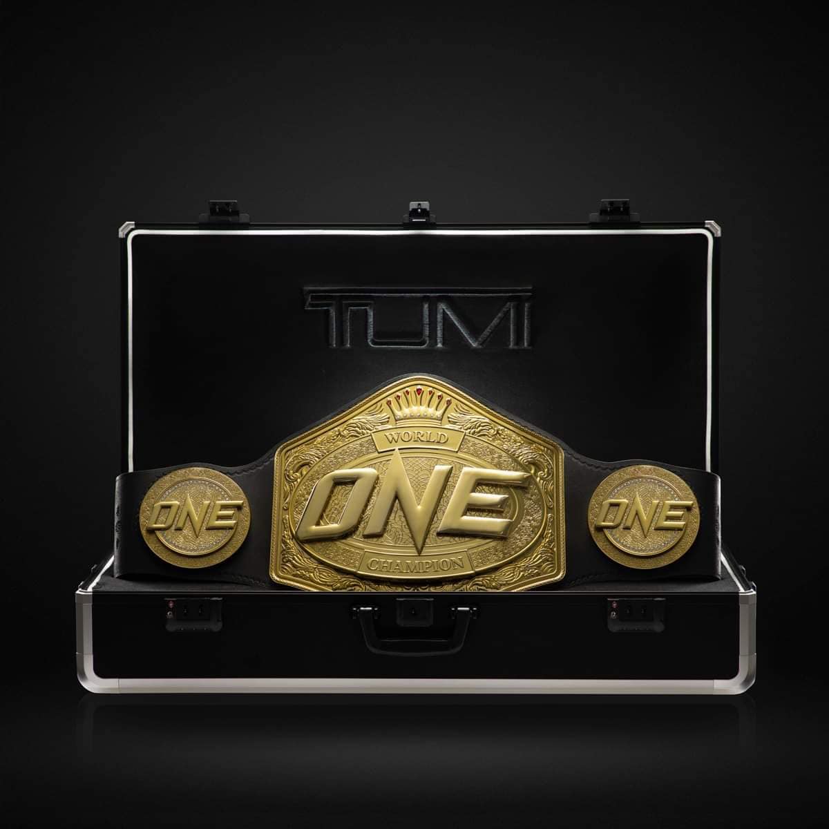 อลังการงานสร้าง! เผยโฉมเข็มขัดแชมป์โลก ONE ใหม่หมดจด ฉลองครบรอบ 10 ปี ...