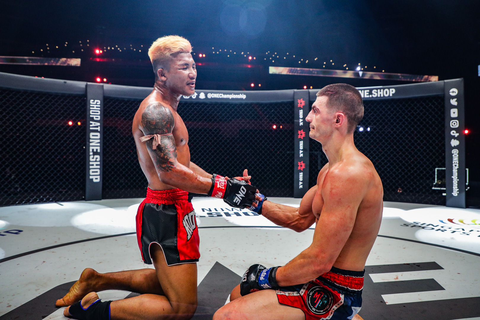 รู้ทางกันดี “รถถัง” โชว์ฟิตต่อหน้าสื่อ พร้อมป้องกันเข็มขัดจาก “จาค็อบ ...