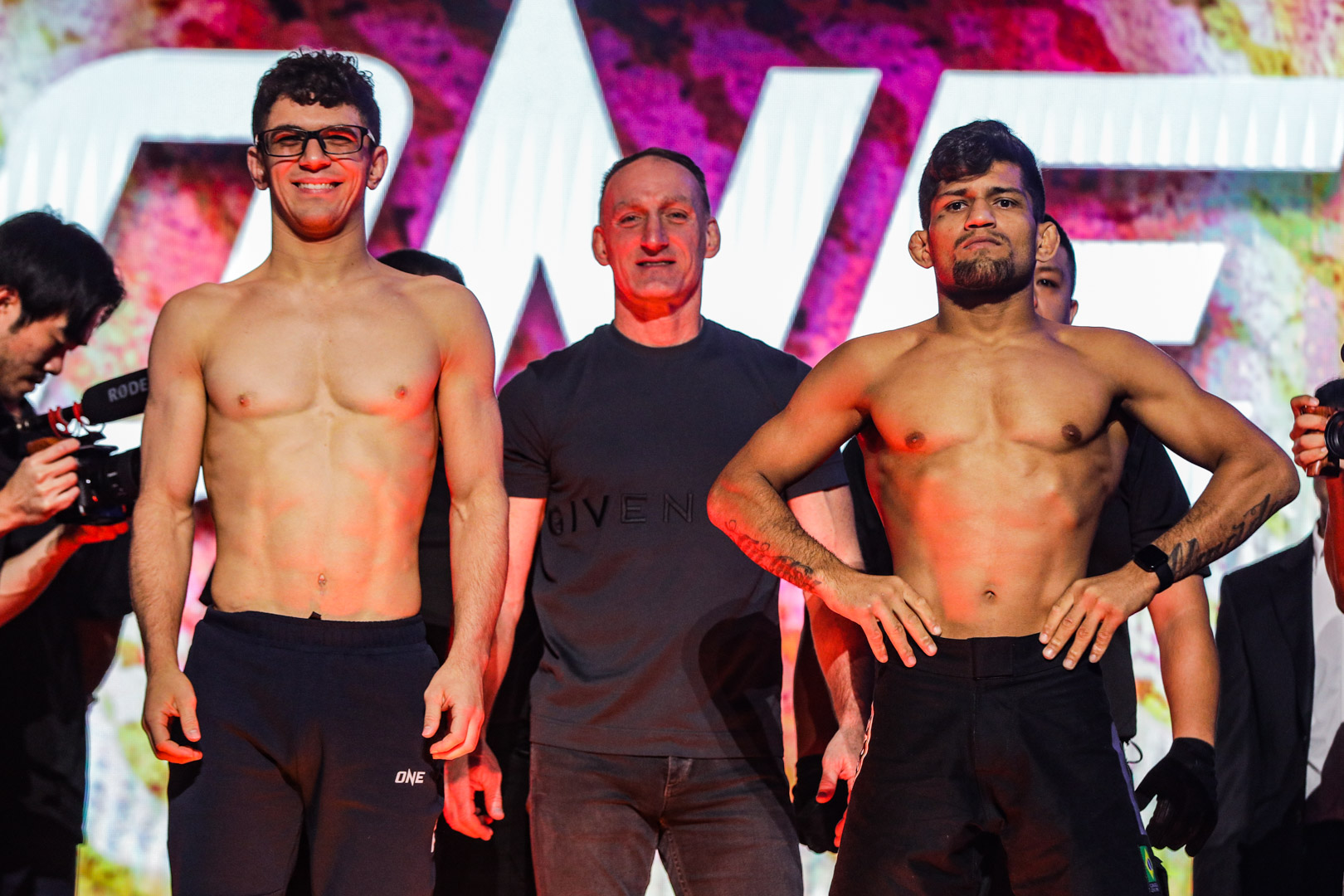 ผลชั่งน้ำหนักและวัดระดับน้ำในร่างกาย ศึก ONE Fight Night 2: ซง vs แองเจ ...