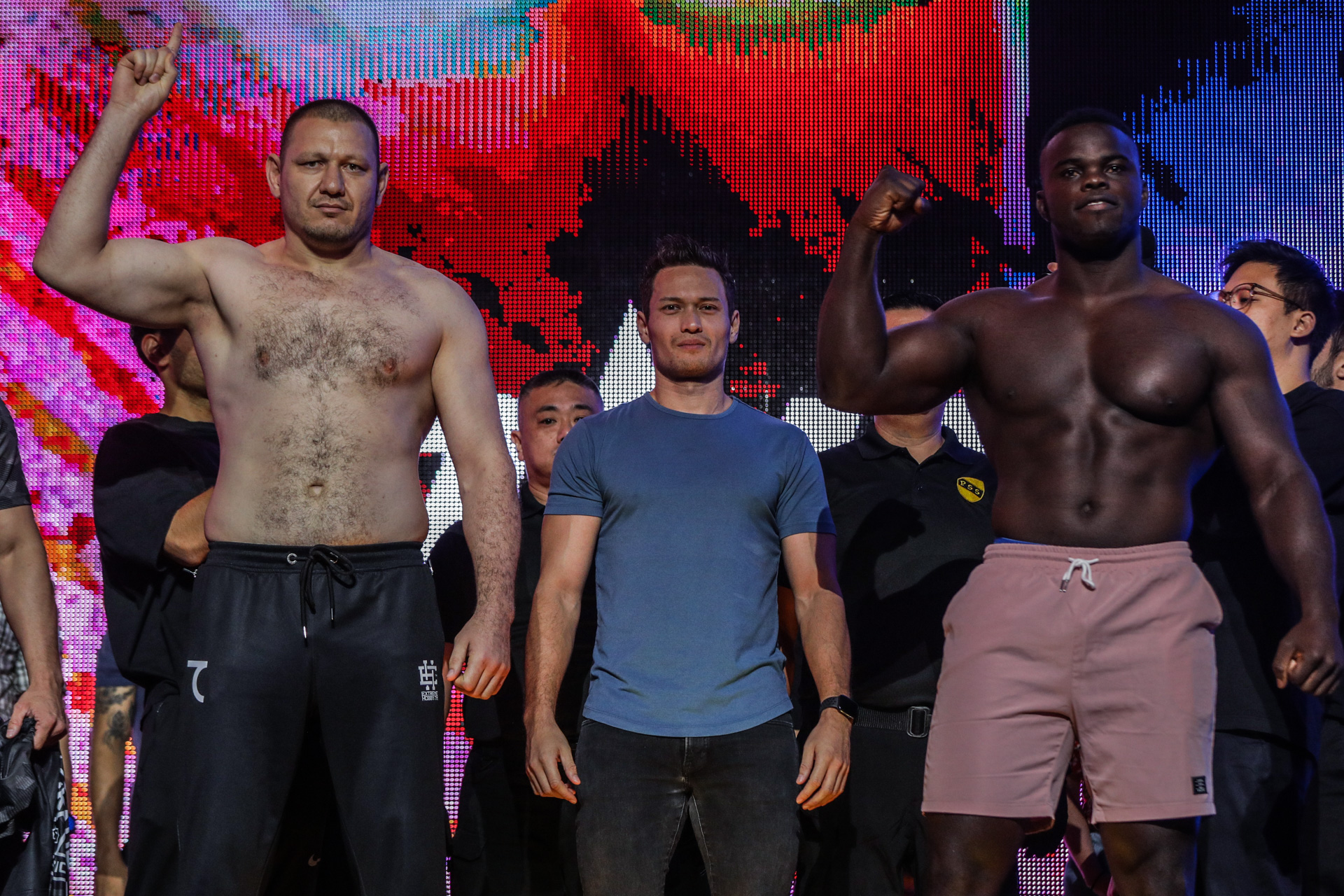 ผลชั่งน้ำหนักและวัดระดับน้ำในร่างกาย ศึก ONE FIGHT NIGHT 5: ไรเนียร์ VS ...