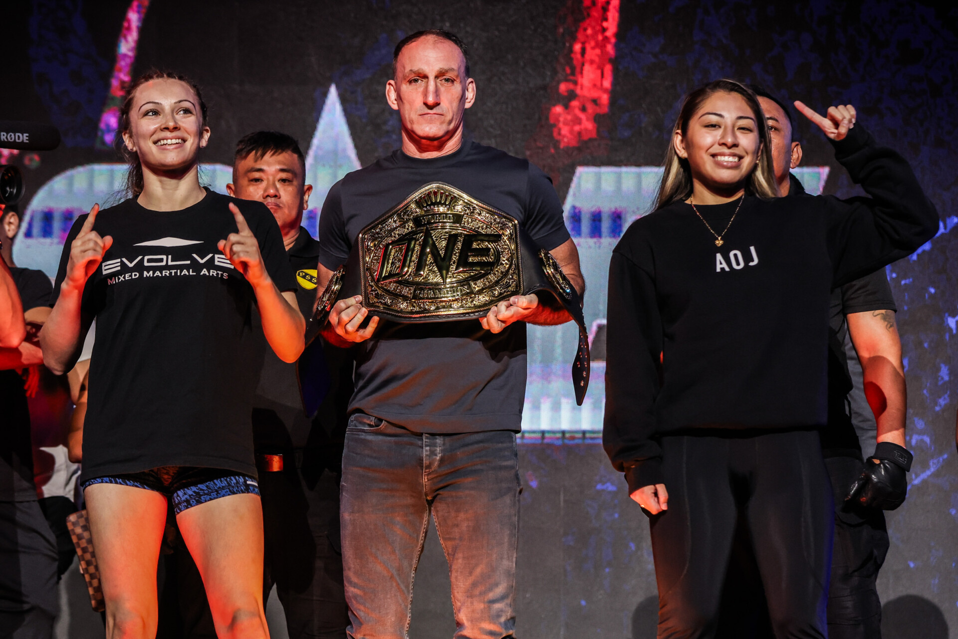 ผลชั่งน้ำหนักและวัดระดับน้ำในร่างกาย ศึก ONE Fight Night 14: แสตมป์ vs ...