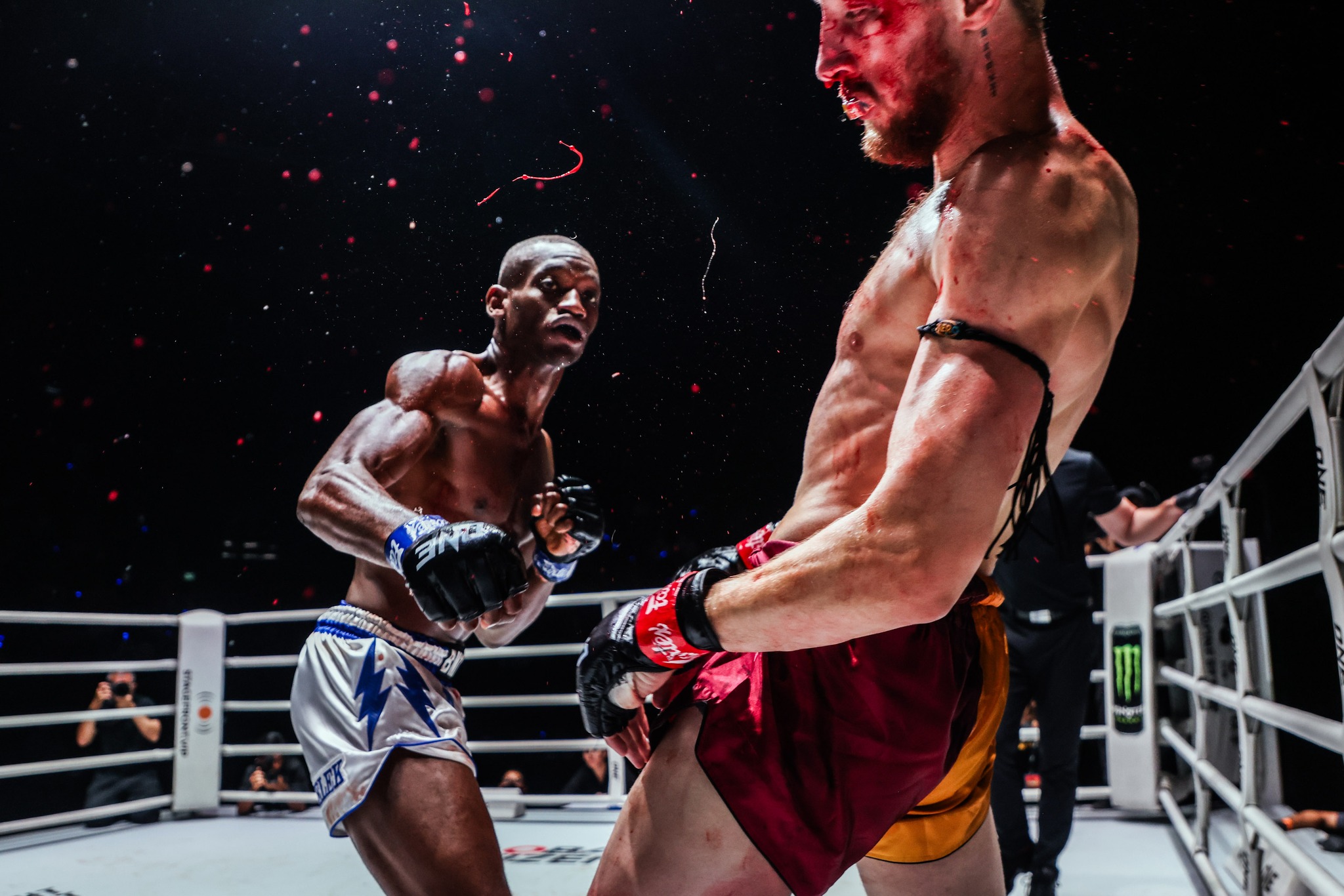สรุปผลและประมวลภาพ ONE Fight Night 23: เร ยุน vs อาลิเบก - ONE ...