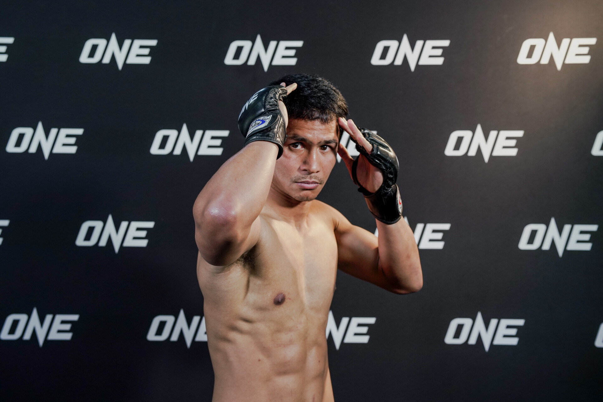 ครั้งนี้ไม่จบแบบเดิม “ซุปเปอร์บอน” โชว์ฟิตหน้าสื่อ พร้อมล้างตา “ตะวัน ...