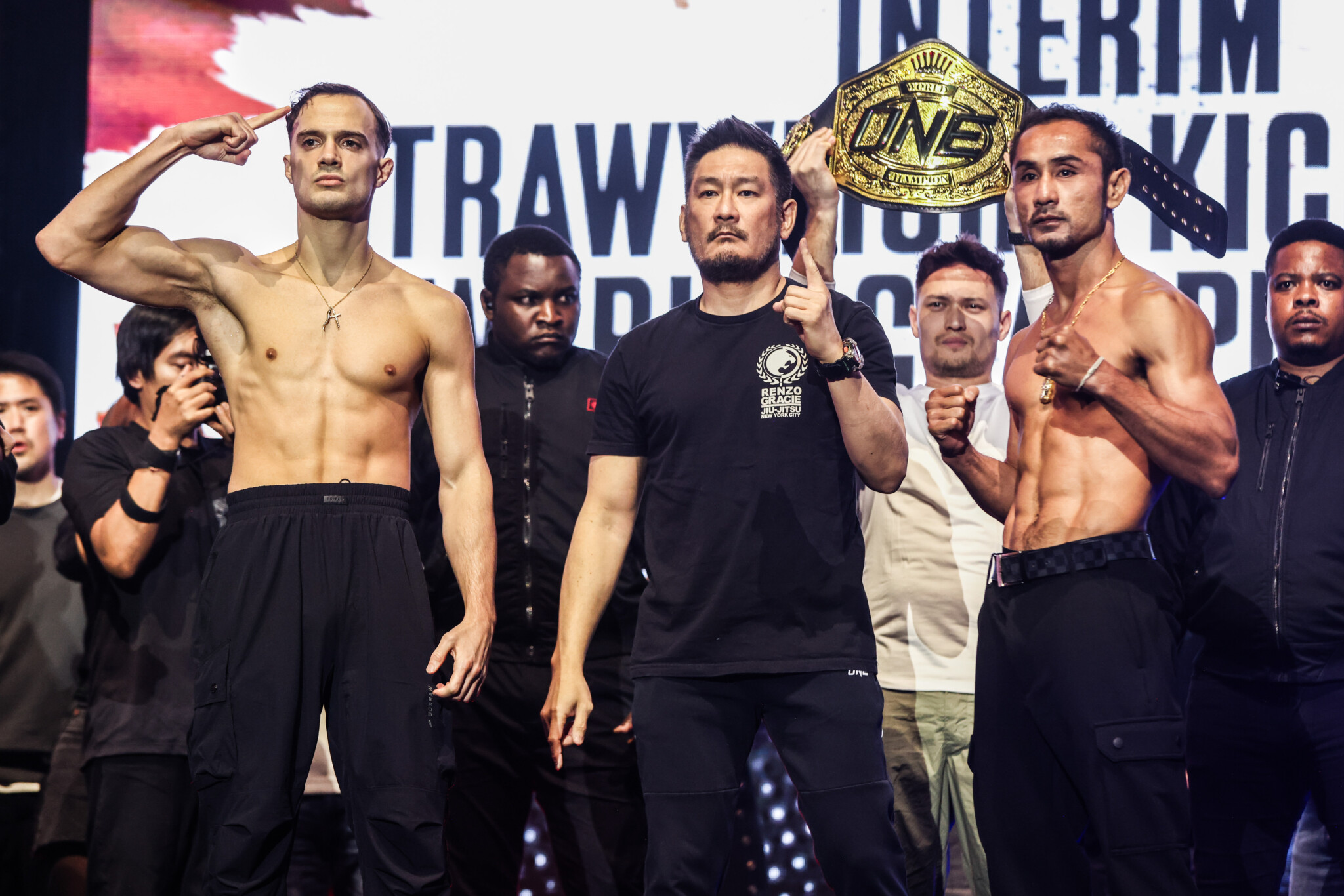 ผลชั่งน้ำหนักและวัดระดับน้ำ ศึก ONE 172: ทาเครุ vs รถถัง - ONE ...