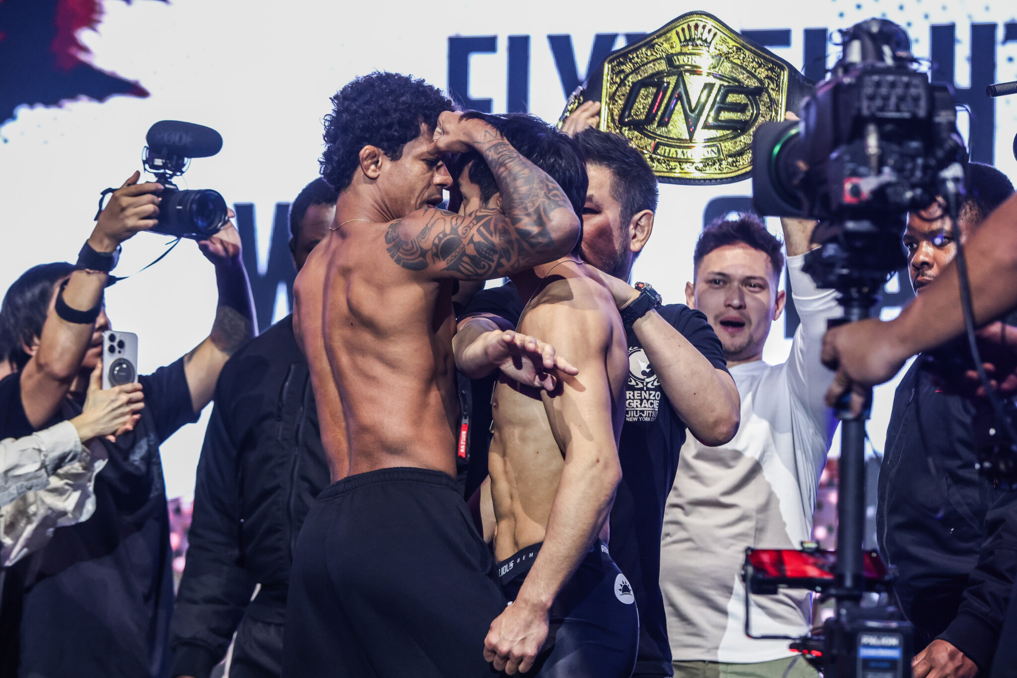 ผลชั่งน้ำหนักและวัดระดับน้ำ ศึก ONE 172: ทาเครุ vs รถถัง - ONE ...