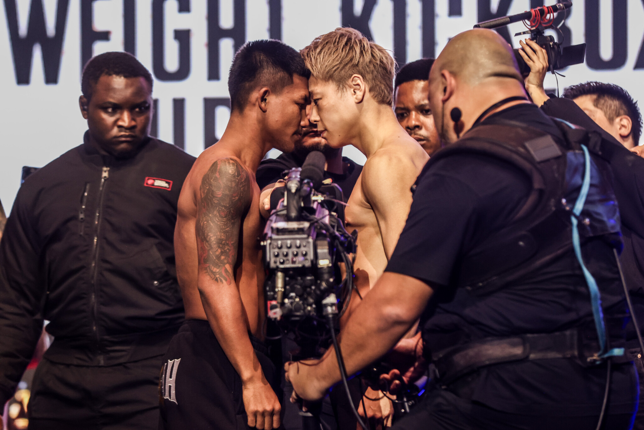 ผลชั่งน้ำหนักและวัดระดับน้ำ ศึก ONE 172: ทาเครุ vs รถถัง - ONE ...